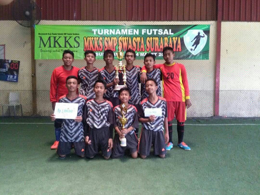 Skor 2:0 Antarkan MSongo Juarai Turnamen Futsal SMP se-Surabaya - klikmu