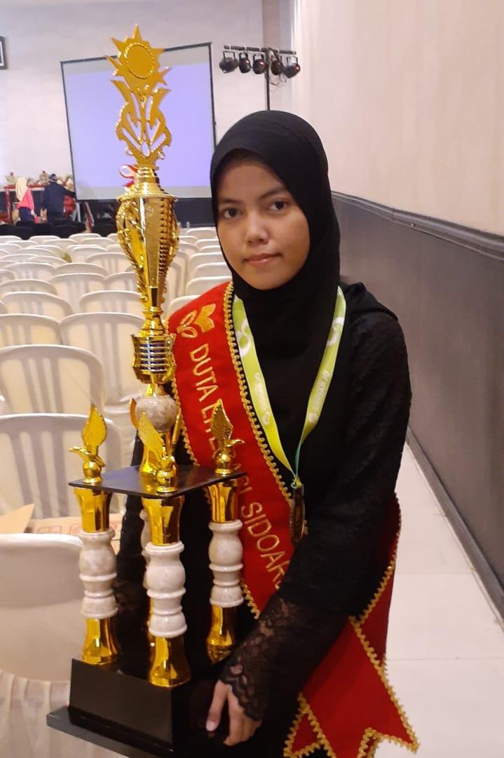 Kisahkan Gadis Skizofrenia, Siswi Smamda Juara Festival Literasi SMA Sidoarjo - klikmu