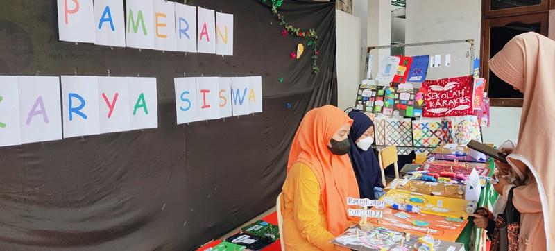 Siswa SD Muhammadiyah 24 Surabaya Pamerkan Hasil Prakarya - klikmu