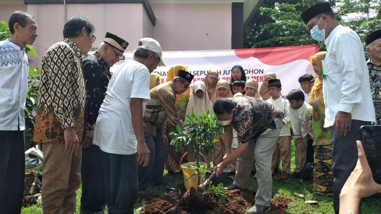 Sambut Muktamar ke -48, Muhammadiyah dan Kemenko PMK Kolaborasi Galakan Menanam 10 Juta Pohon ...