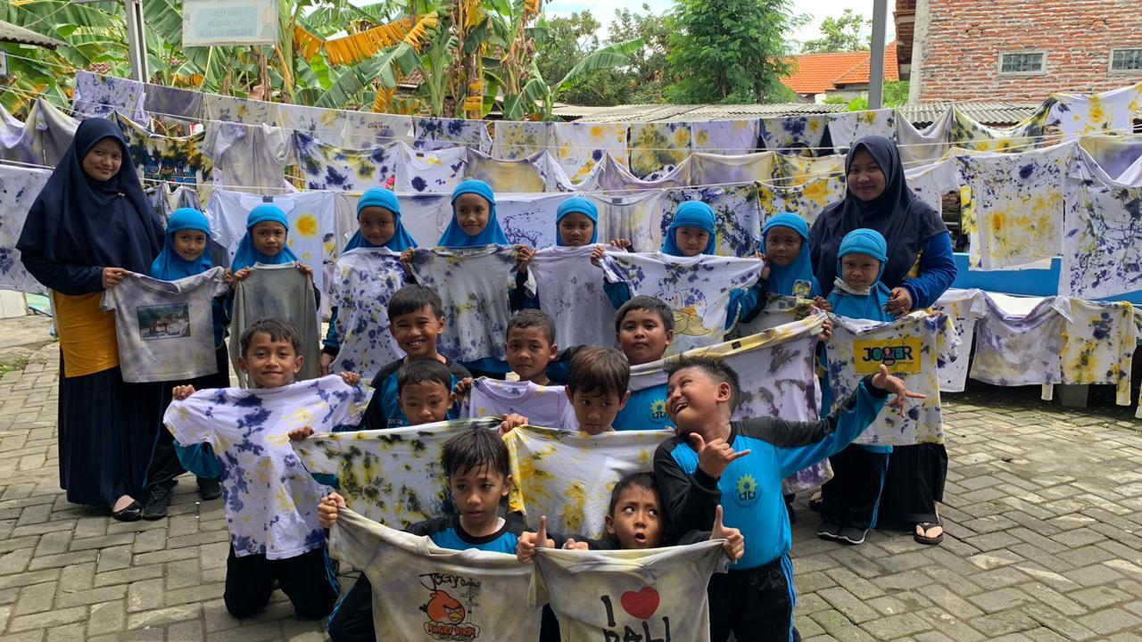 Awesome! Sekolah Ini Gelar Pesona Batik Tie Dye - klikmu