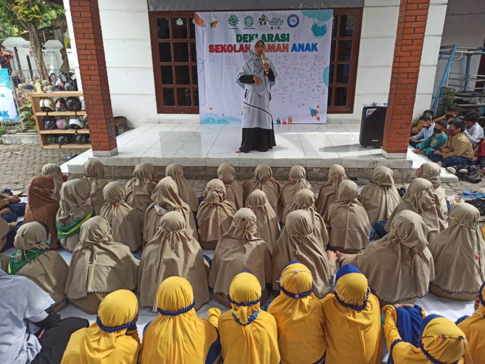 Bersama 400 Siswa, SD Muhammadiyah 24 Surabaya Deklarasi Sekolah Ramah Anak - klikmu