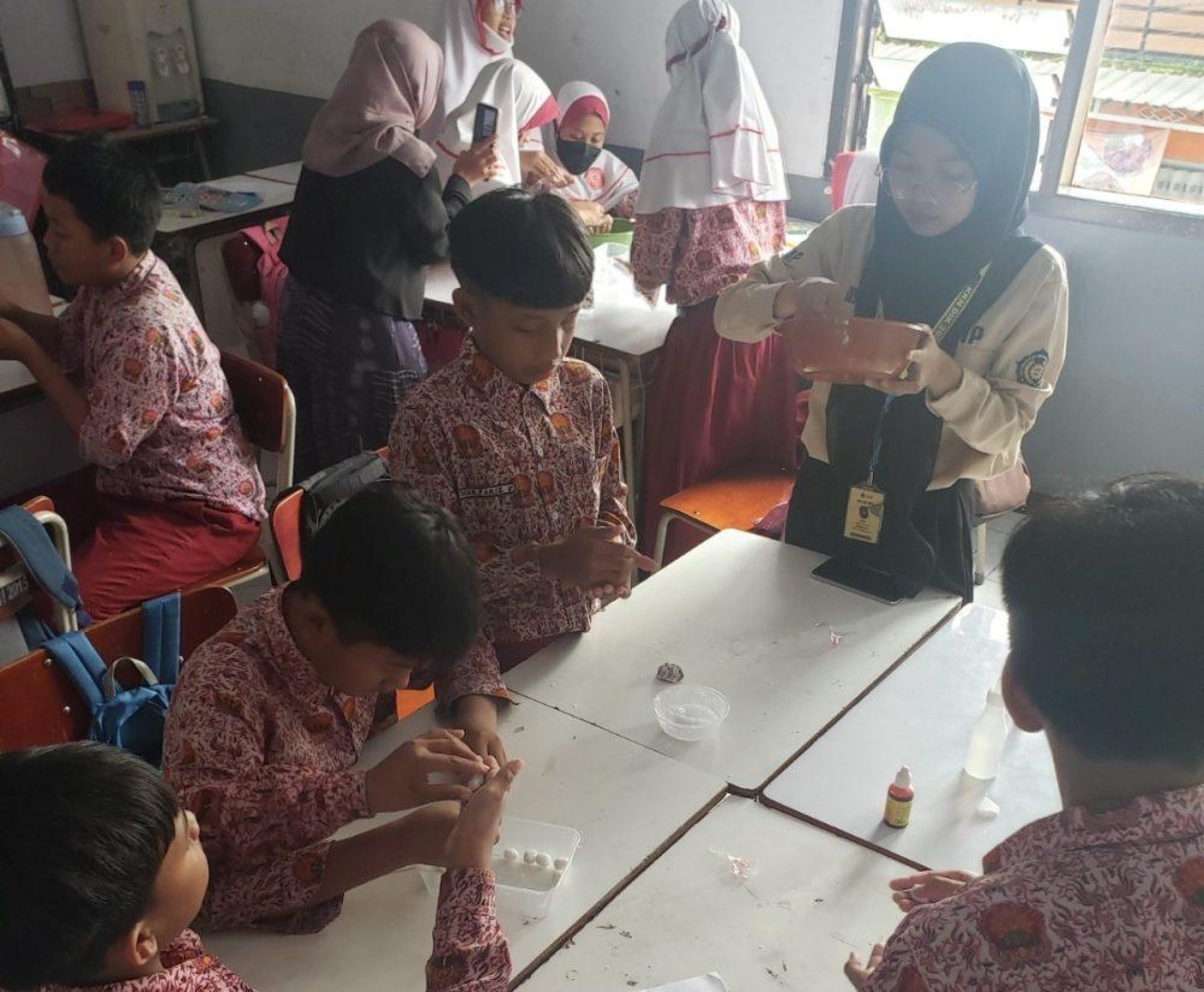 RBC Institute Malik Fadjar Bikin Kelas Sains di SD Mapan - klikmu