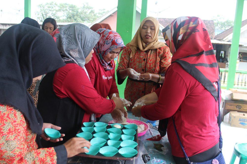 Unik, Mahasiswa Kesos UMM Bikin Program PHP untuk Berdayakan Janda Desa - klikmu