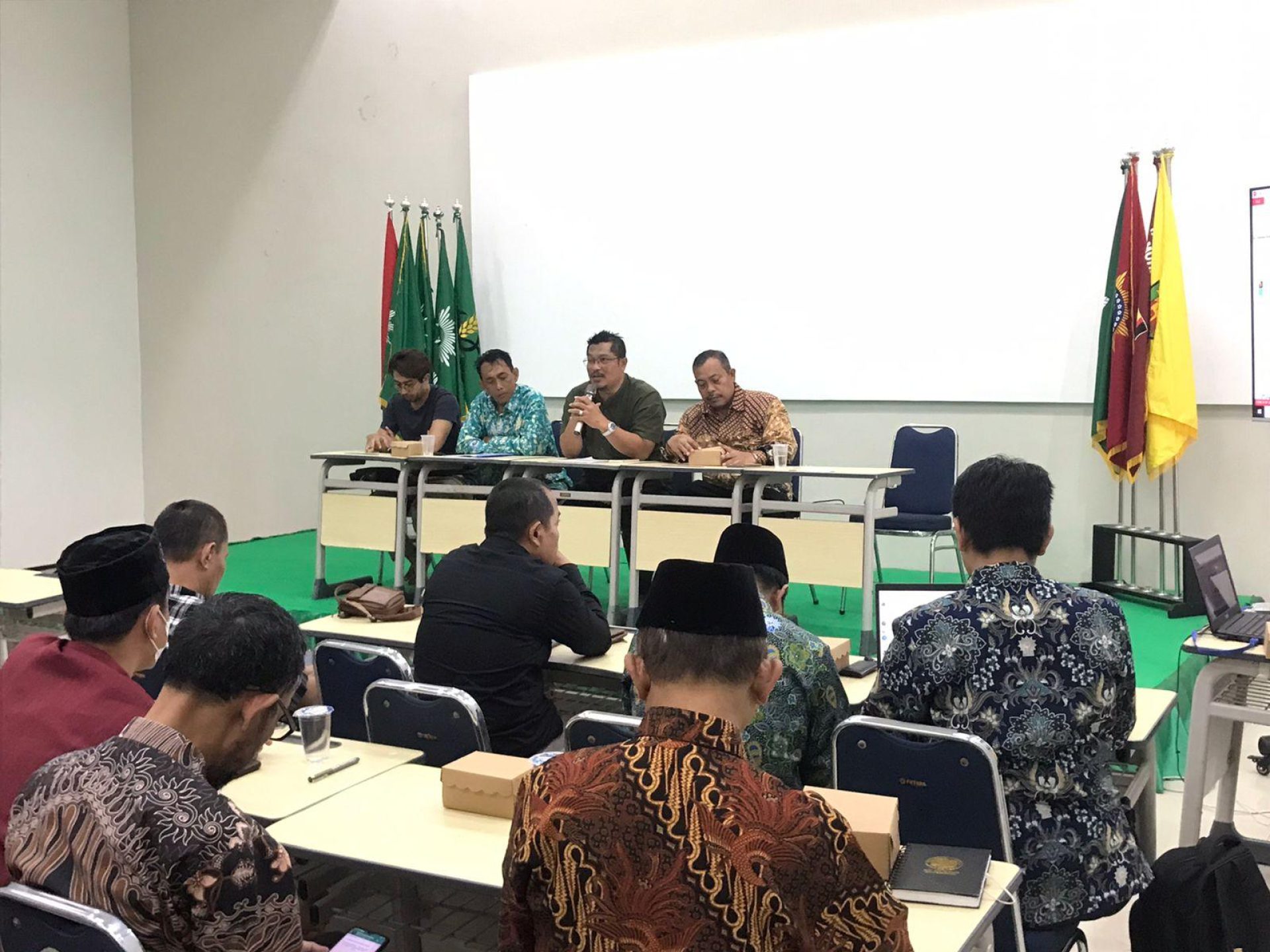 LP UMKM Muhammadiyah Surabaya Luncurkan Produk Minuman Toyaaa - klikmu