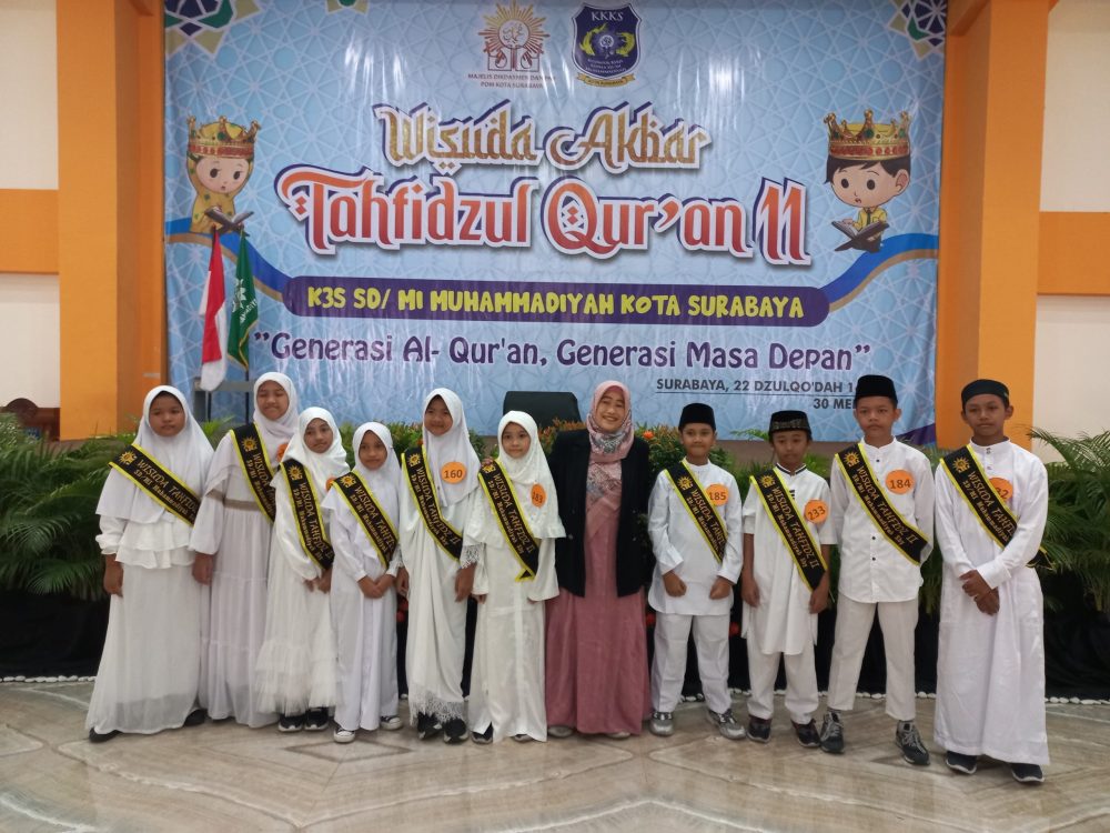 Inilah 10 Siswa SDM 26 Surabaya yang Turut Semarakkan Wisuda Tahfidzul Qur’an - klikmu