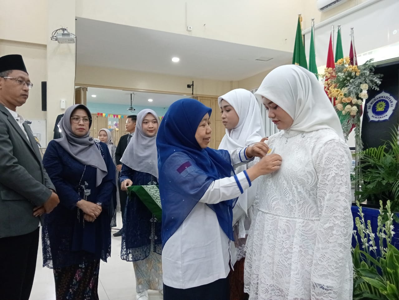 Lulusan SD Muhlas Didoakan Anggota Dewan Jadi Generasi Emas Indonesia - klikmu