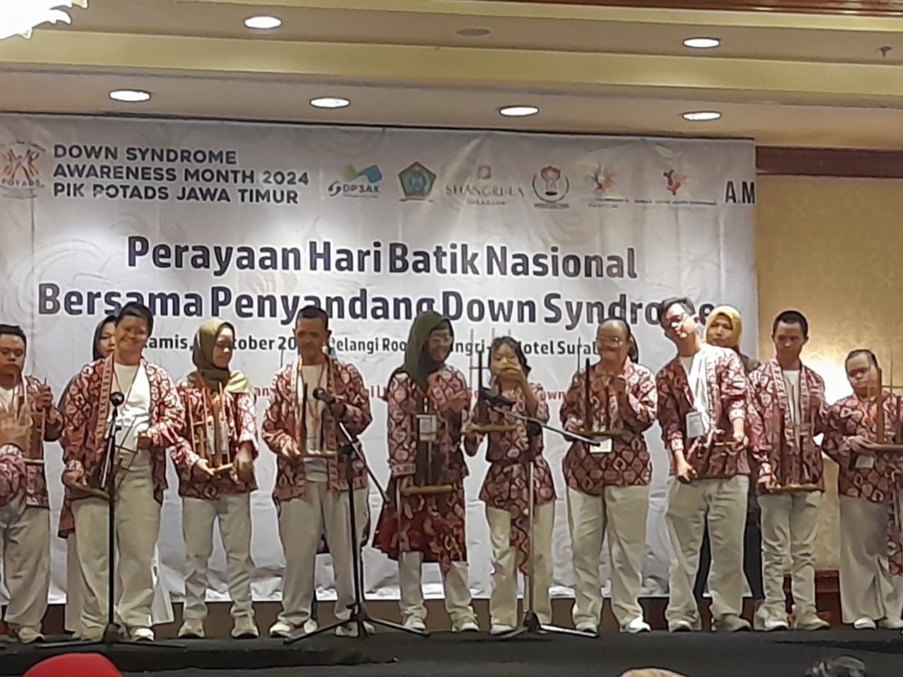 Siswa-Siswi Inklusi SMAMX Ikut Rayakan Festival Hari Batik Nasional - klikmu