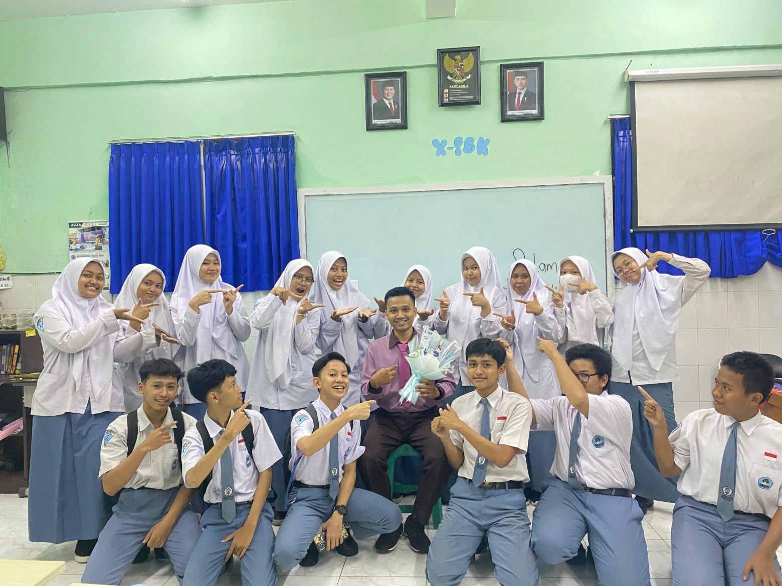 HGN 2024: Berbagai Cara Siswa Mamumtaza Ekspresikan Rasa Terima Kasih pada Guru - klikmu