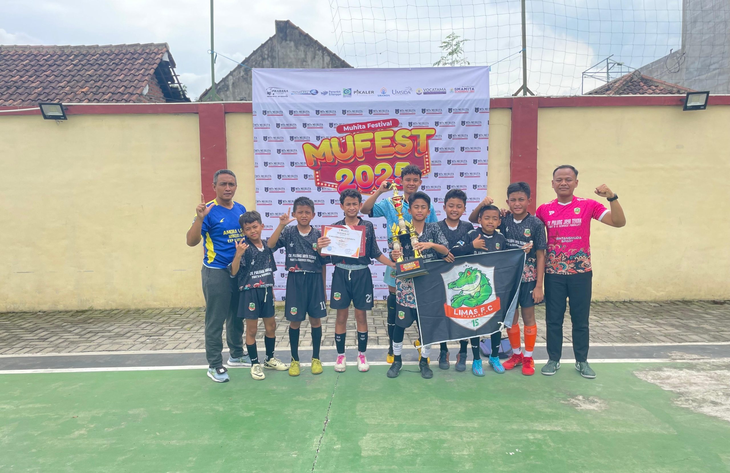 Limas FC Raih Juara 1 Turnamen Futsal Se-Surabaya dan Sidoarjo - klikmu