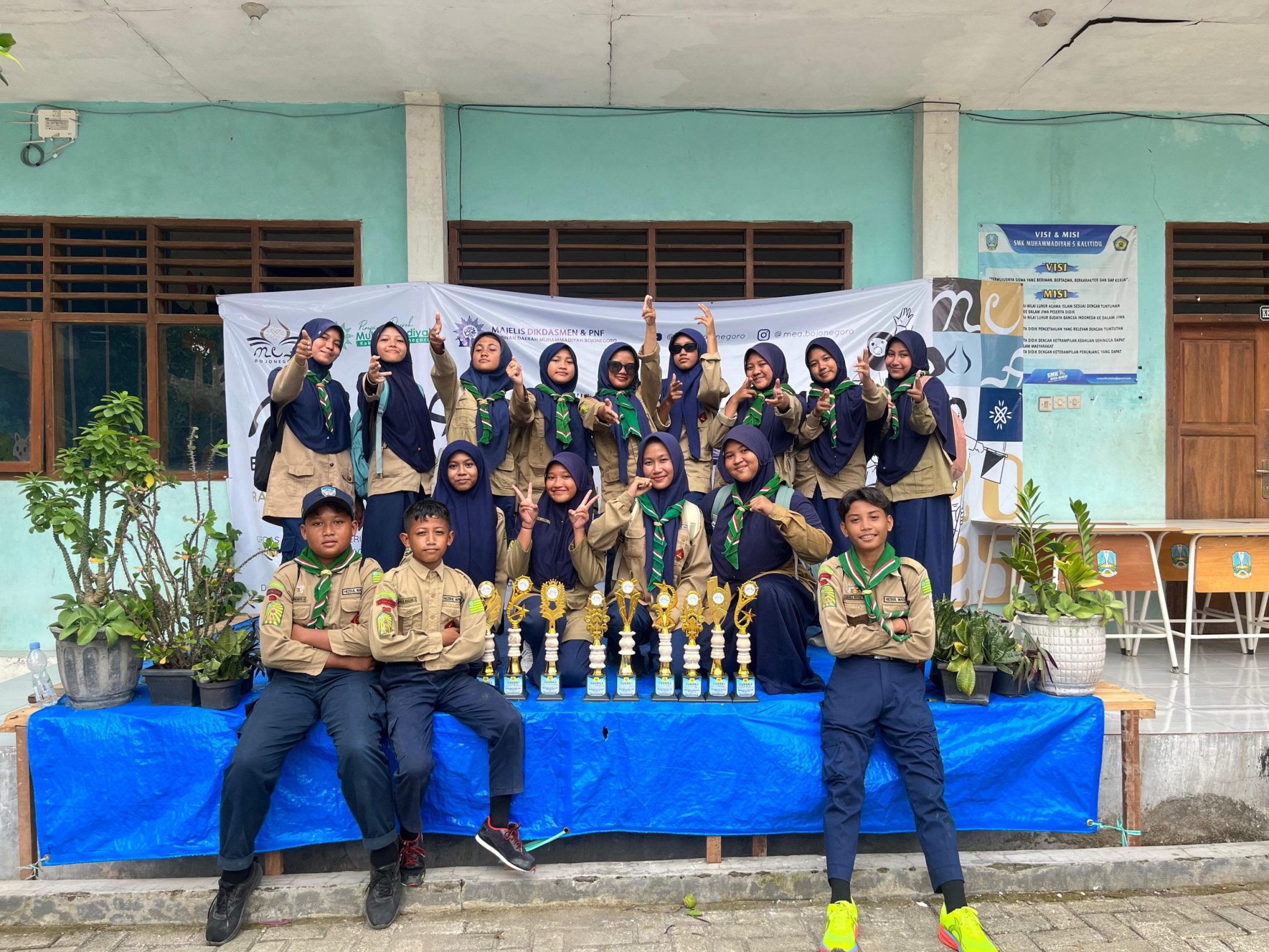 Berjaya di MEA 2025, SMP Muhammadiyah 4 Balen Borong 9 Piala - klikmu