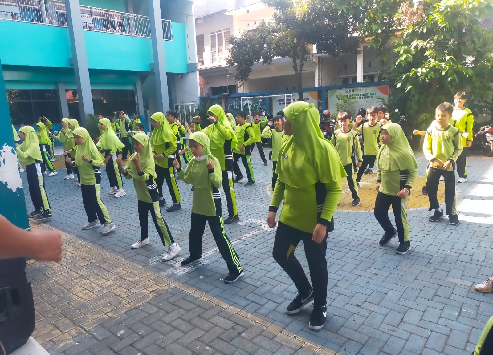 Generasi Sehat! Siswa SD Muhammadiyah 22 Surabaya Semangat Jalani Senam ...