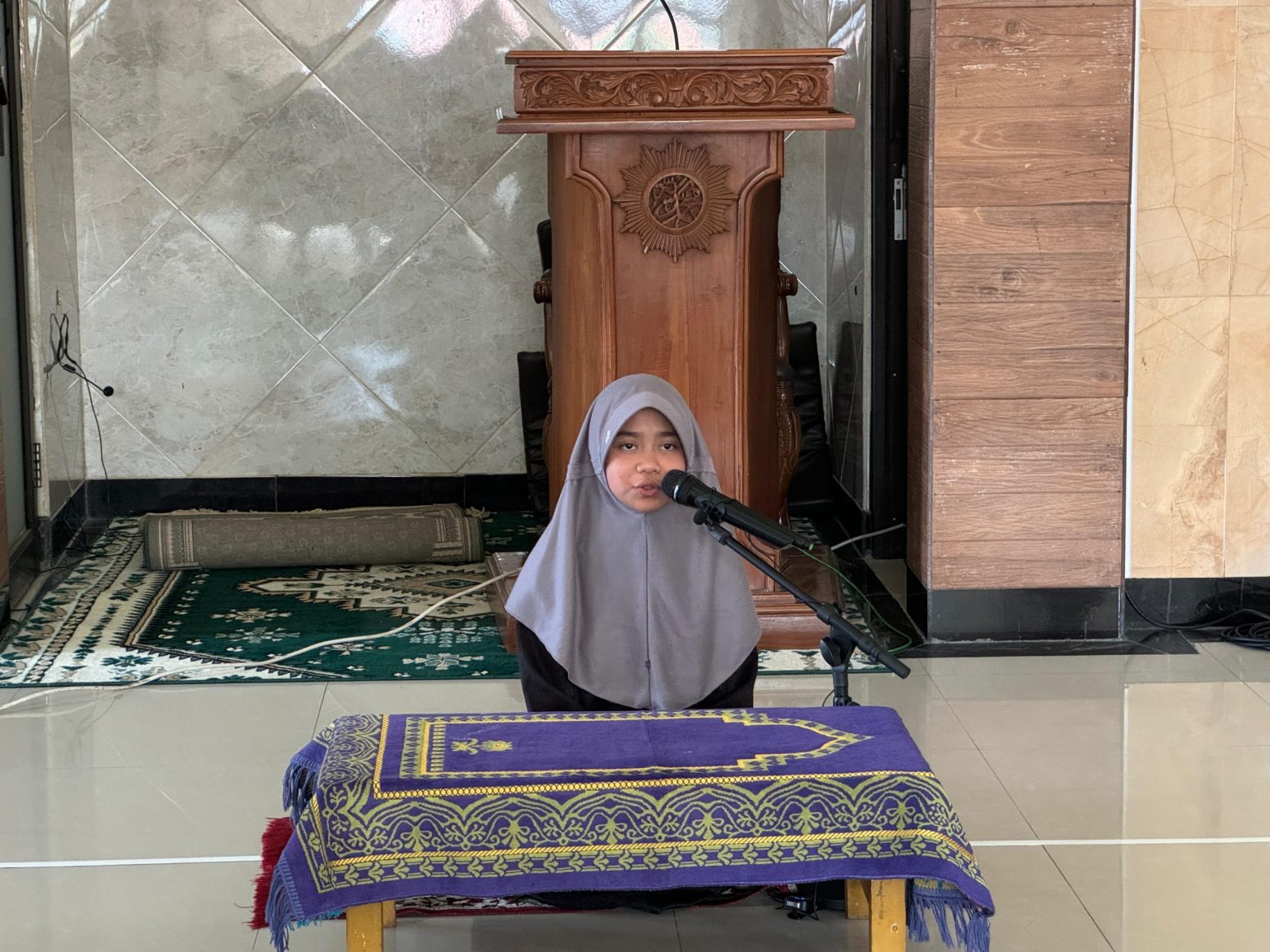 Penuh Haru! 48 Siswa Sekolah Mulia Tuntaskan Tasmi’ Al-Qur’an di Depan Orang Tua - klikmu