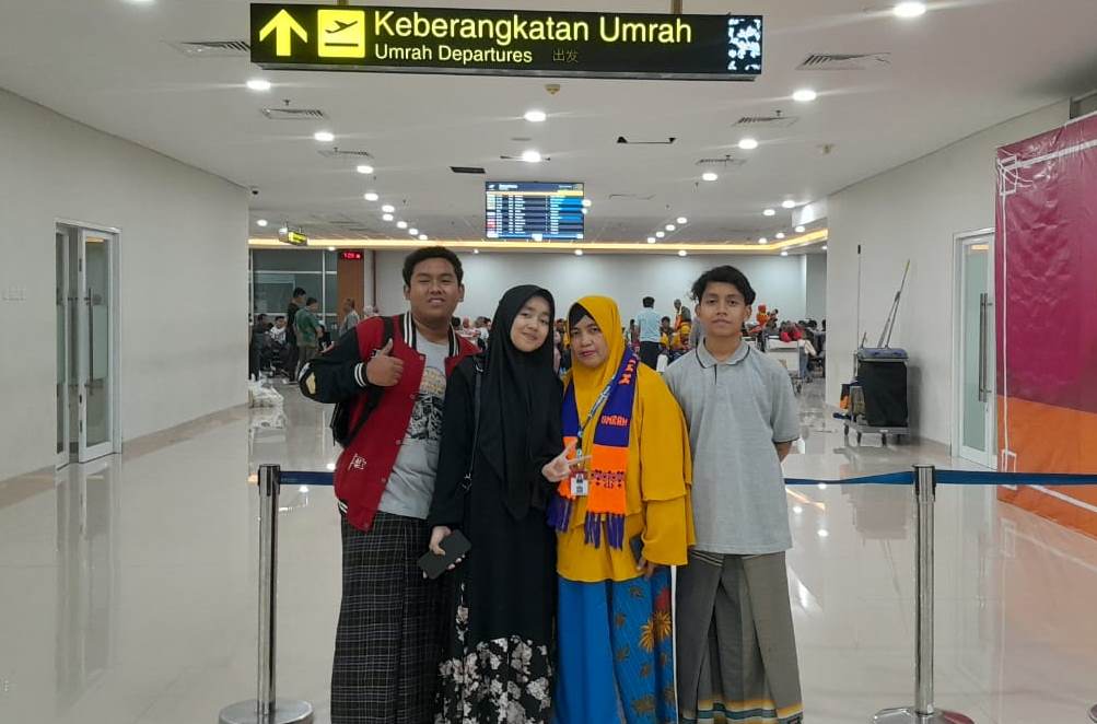 Pengabdian 27 Tahun Guru Smamda Berbuah Hadiah Umrah - klikmu