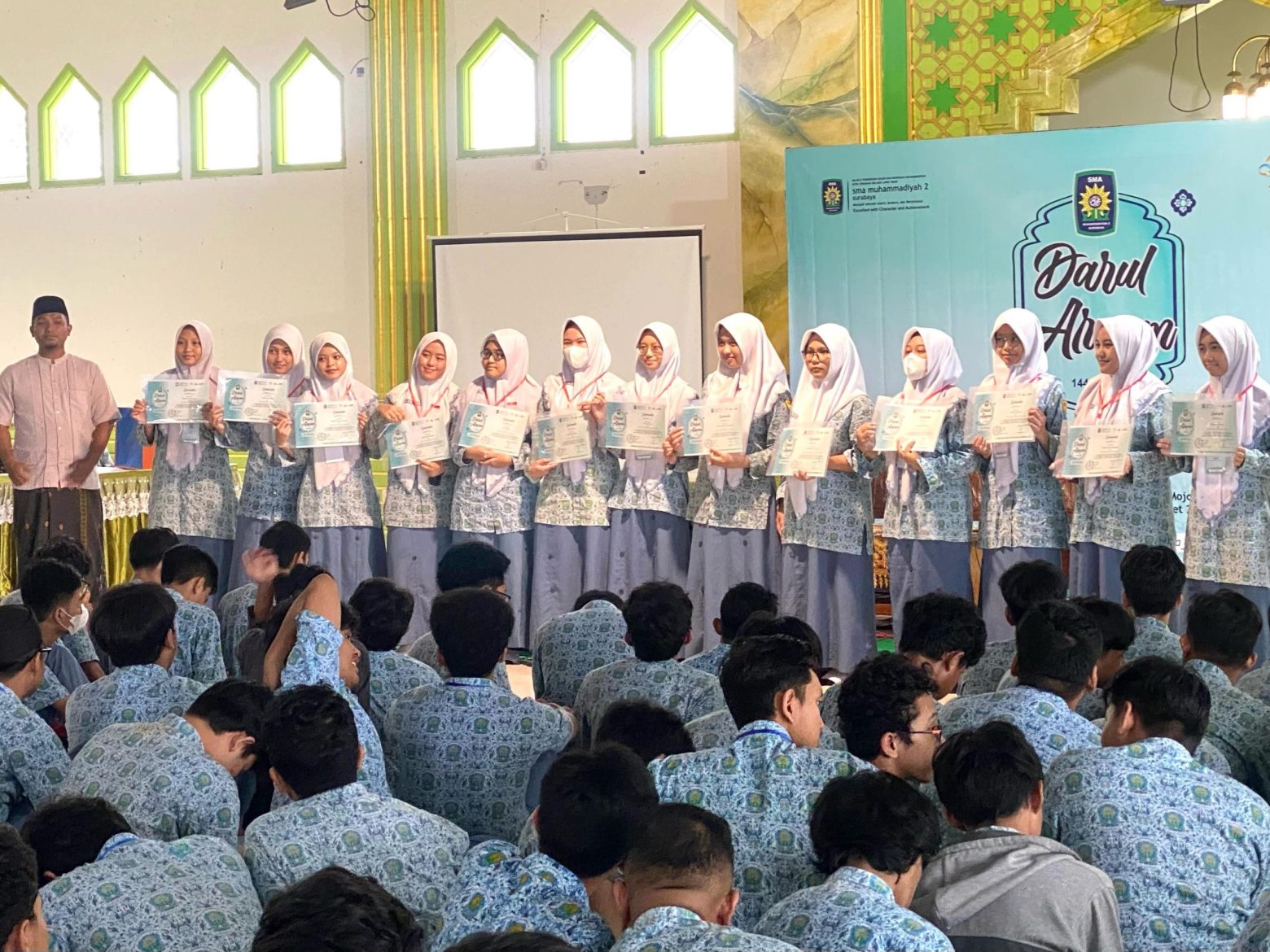 Komitmen Bentuk Generasi Berkarakter, Smamda Kirim 399 Siswa Darul Arqam di Elkisi - klikmu