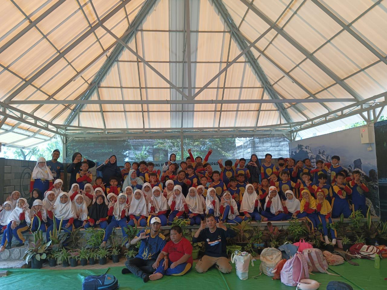 Latih Ketangkasan dan Keberanian, Outbound Seru Sekolah Kreatif ...