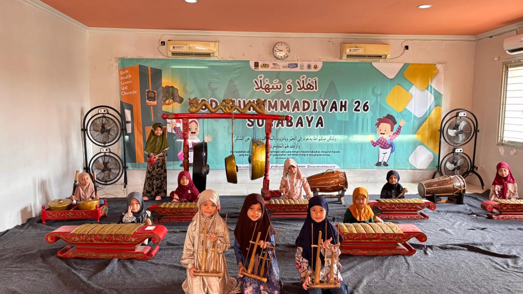 Trial Class SD Muhammadiyah 26 Surabaya, Calon Siswa Baru Dikenalkan Dunia Seni sejak Dini - klikmu
