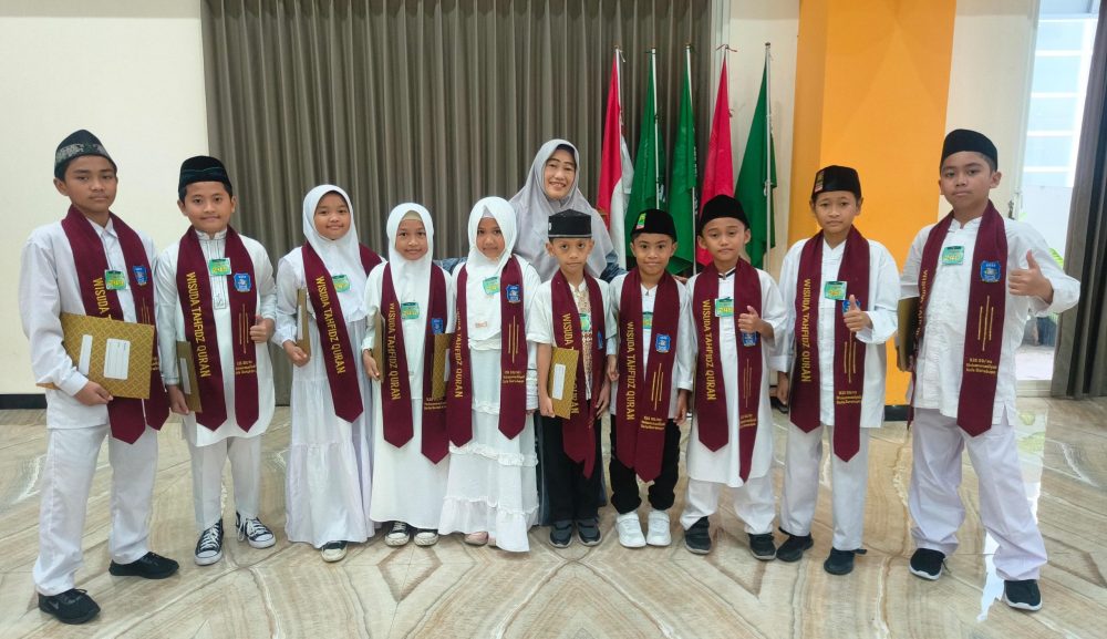 Wisuda Tahfidz K3SD/MI: Kirim 10 Siswa, SD Muhammadiyah 26 Berkomitmen Dekatkan Siswa dengan Al ...