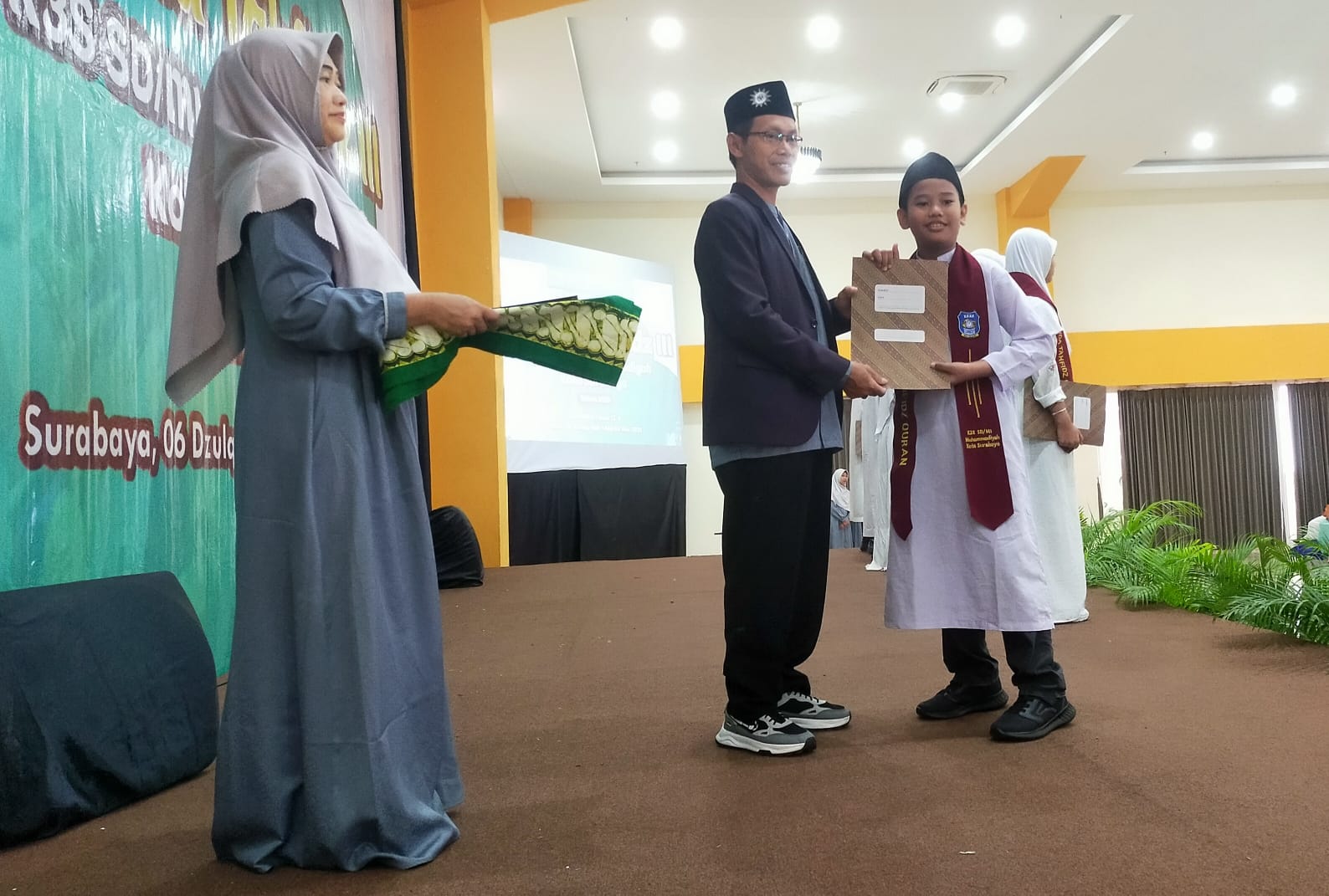 K3S SD/MI Muhammadiyah Surabaya Mewisuda 281 Siswa Tahfidzul Qur’an - klikmu