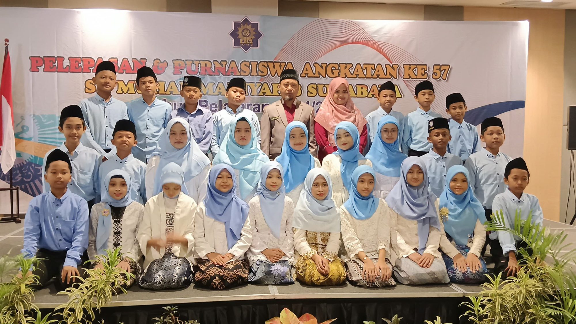 Angkatan Ke-57 SD Muhammadiyah 3 Surabaya Lulus dengan Prestasi Membanggakan - klikmu