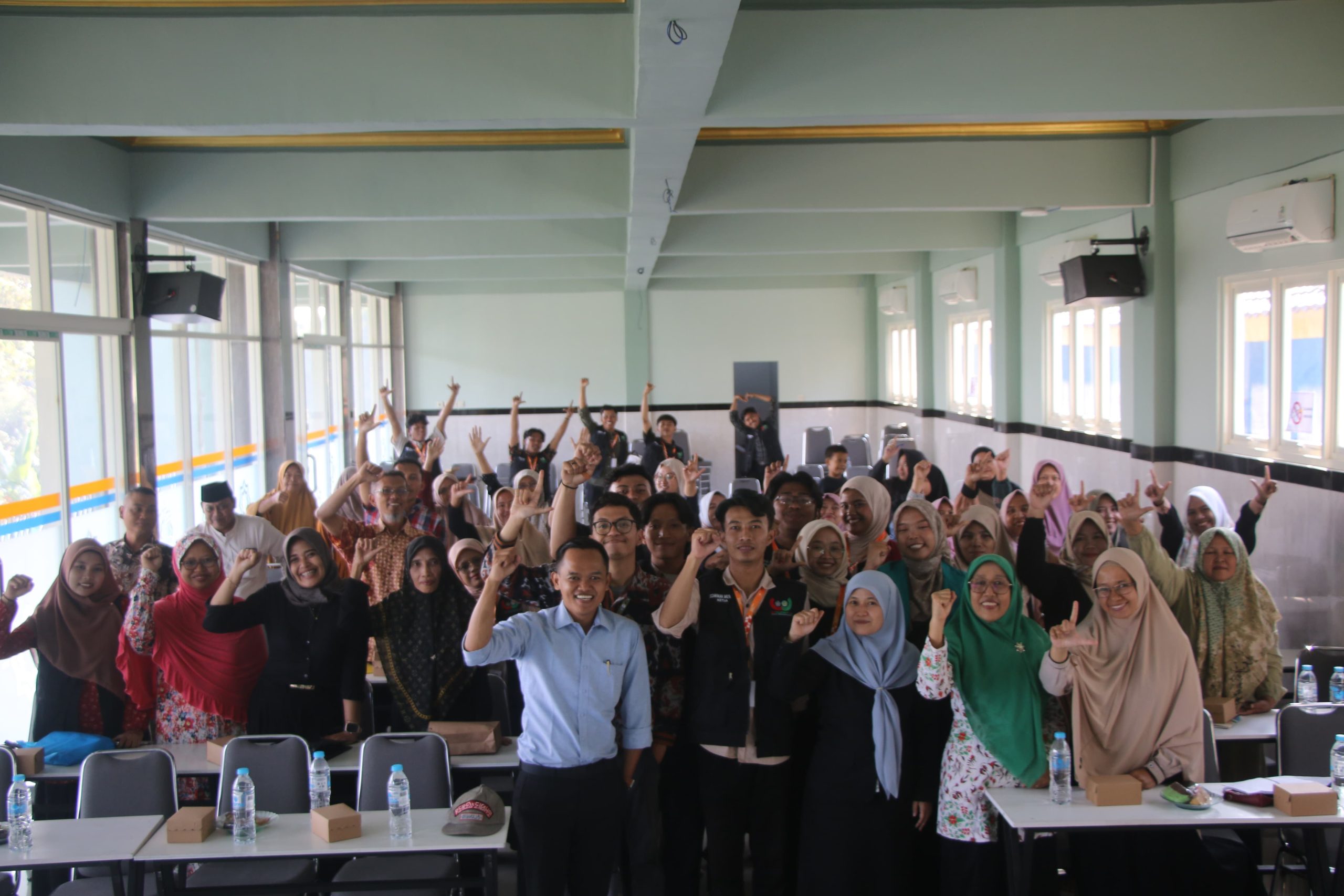 Mahasiswa UM Surabaya dan Unisda Dampingi Pelaku UMKM Desa dalam KKN ...